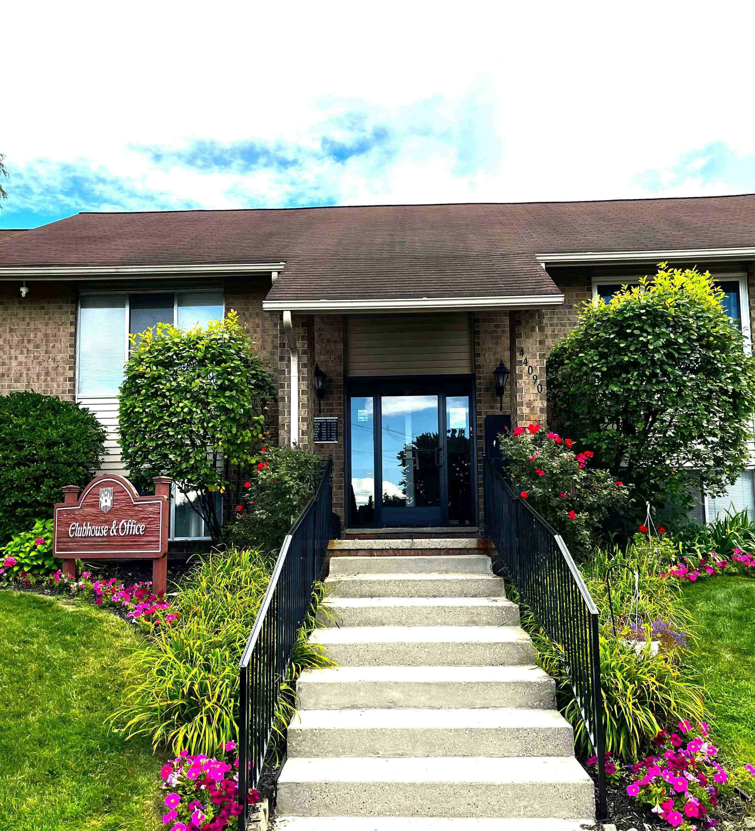 View Photos | Hanover Court Apartments