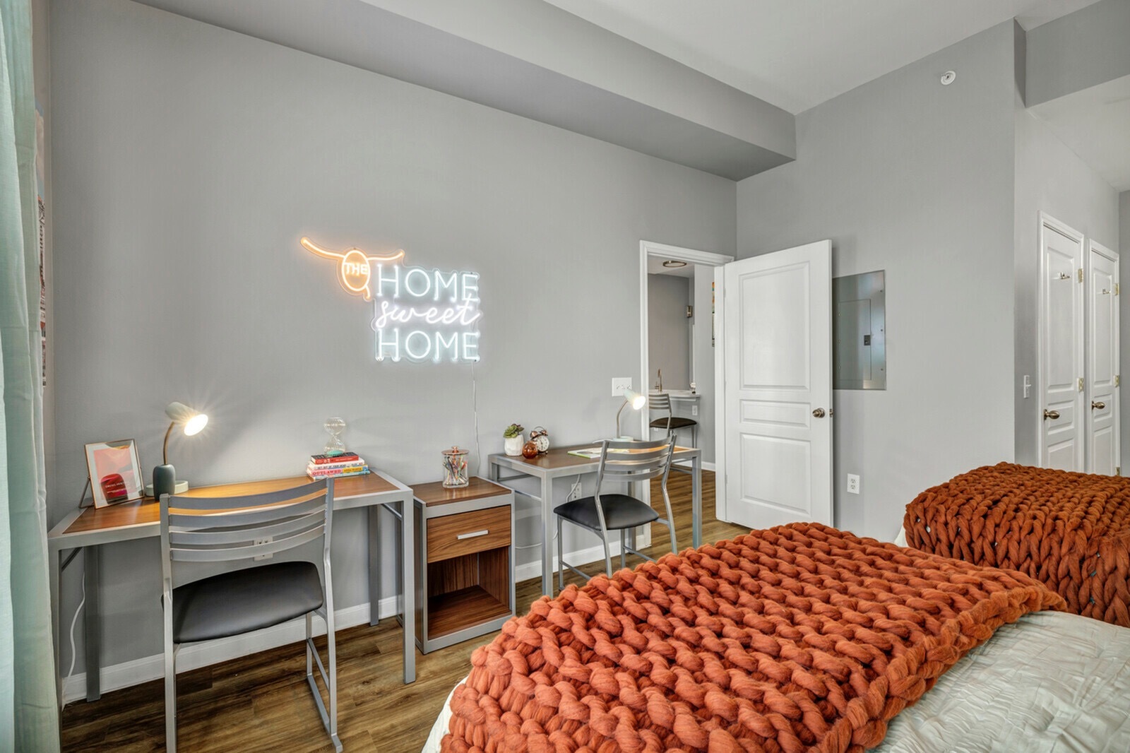 Photos & 360 Tour of Grayson House Apartments in Austin