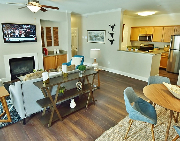 Modern Student Apartments Near LSU | Oakbrook Apartments