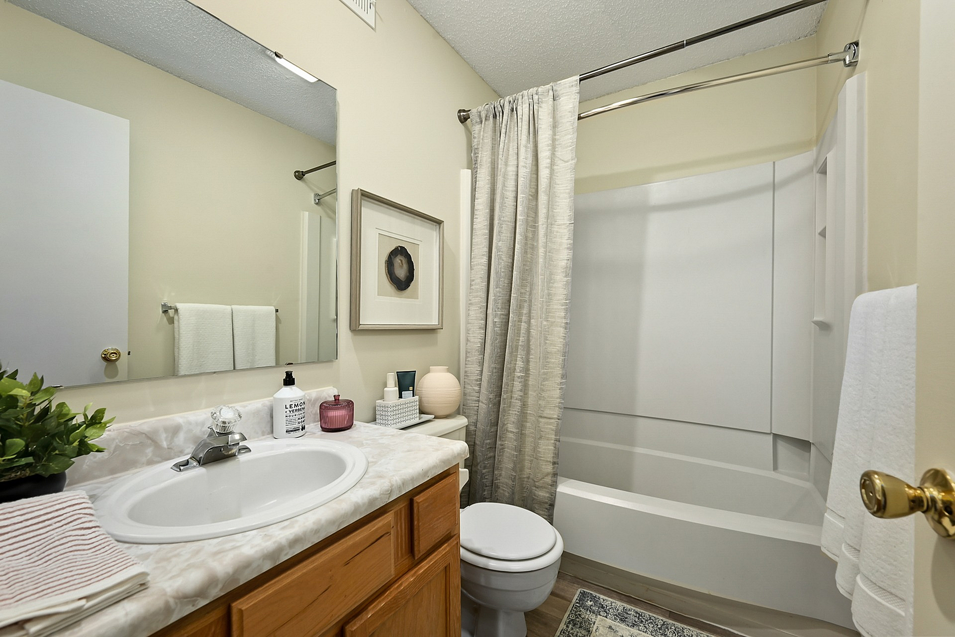 View Photos | Hunter's Pointe Apartments