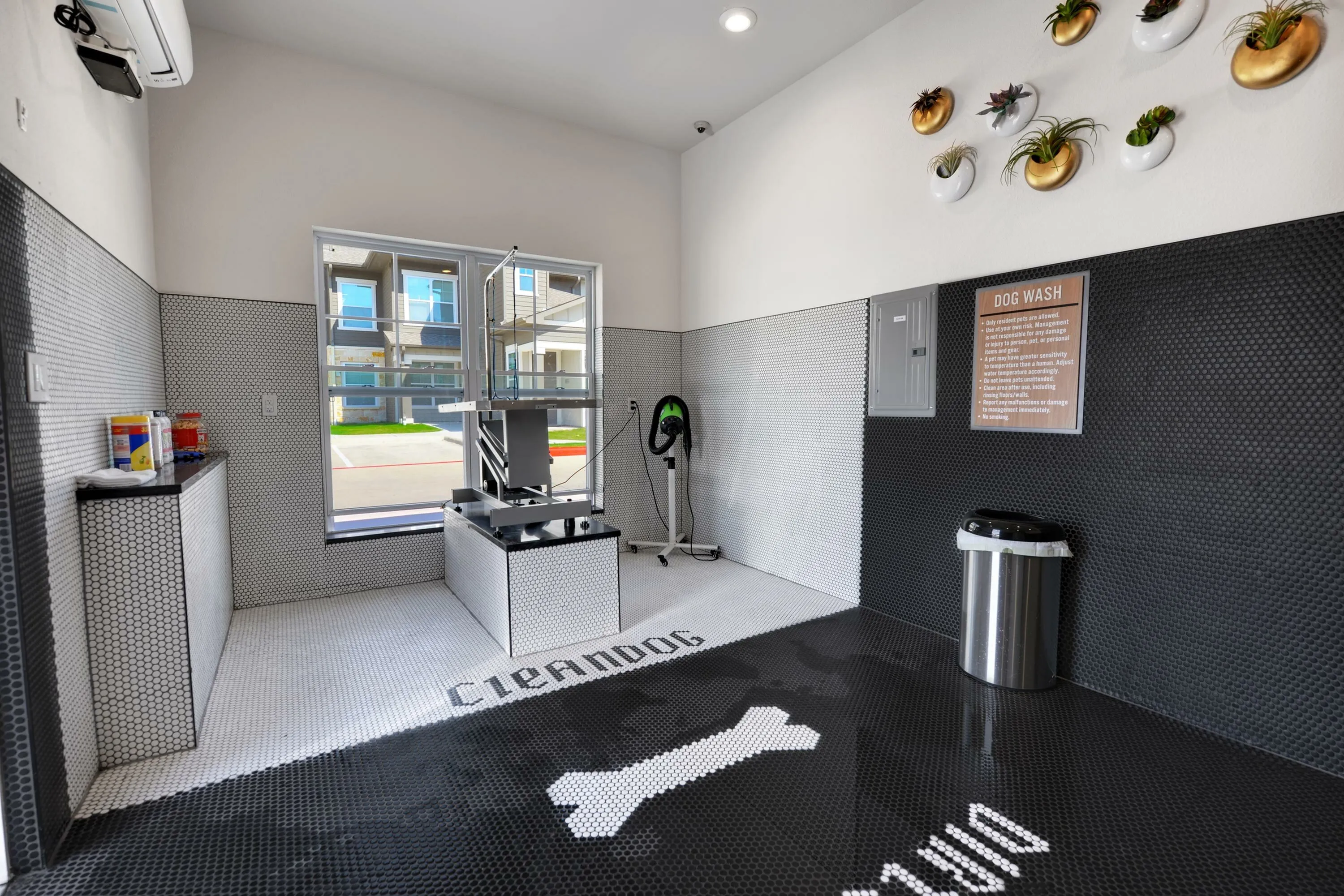 View Photos of Altair Tech Ridge Apartments in Austin, TX