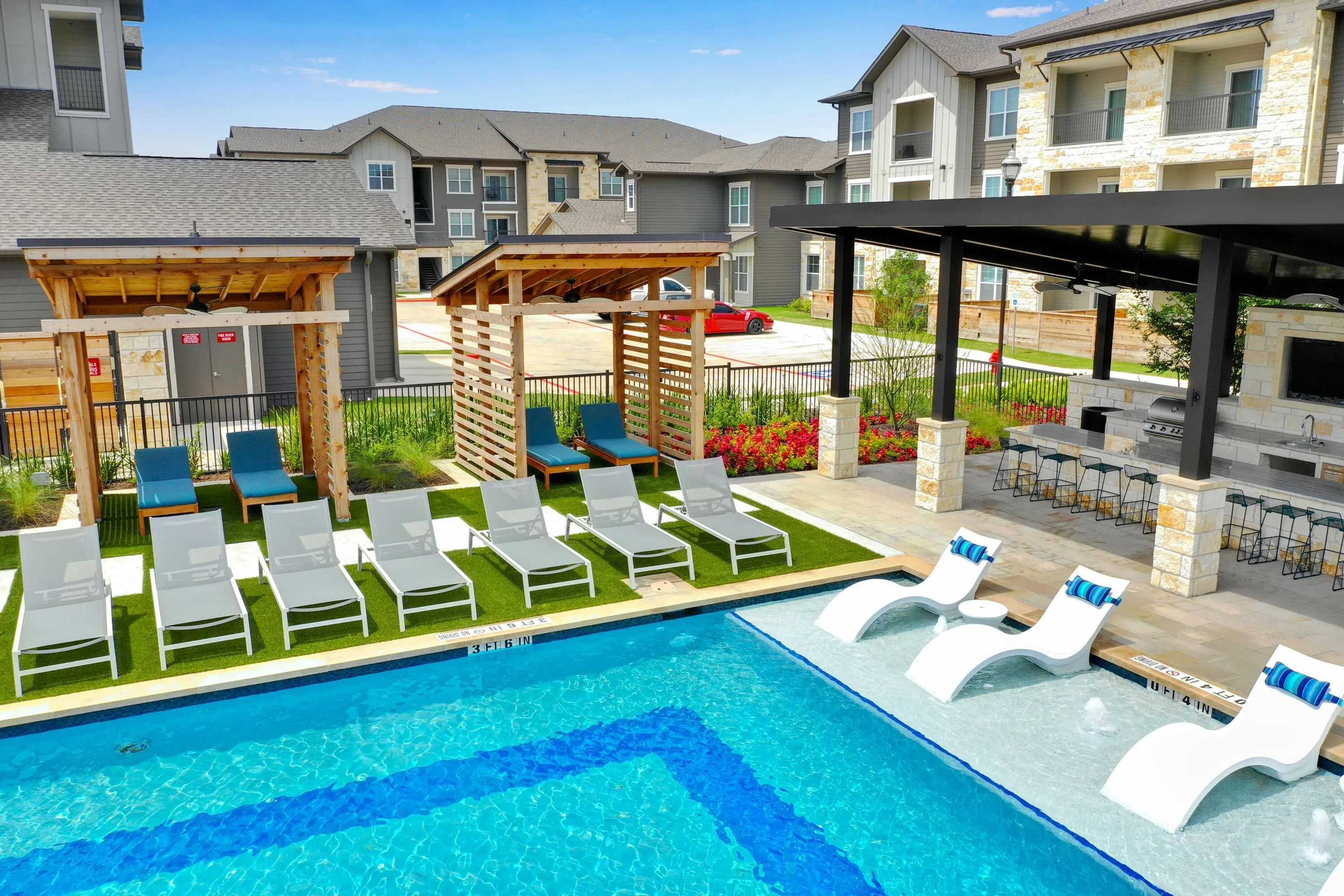View Photos of Altair Tech Ridge Apartments in Austin, TX