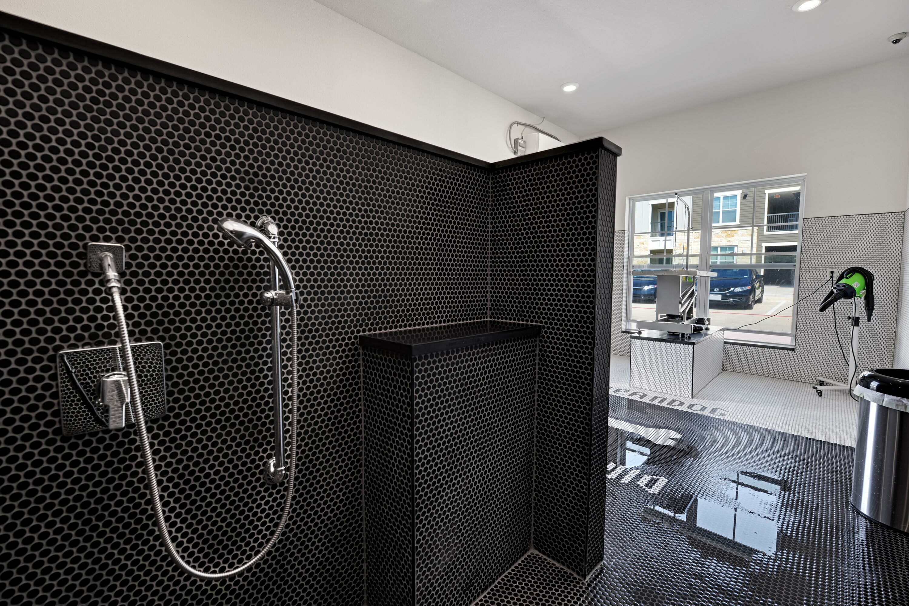 View Photos of Altair Tech Ridge Apartments in Austin, TX