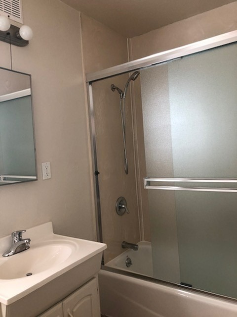 1 Bed Apartments - Check Availability | 22634-22640 Templeton St