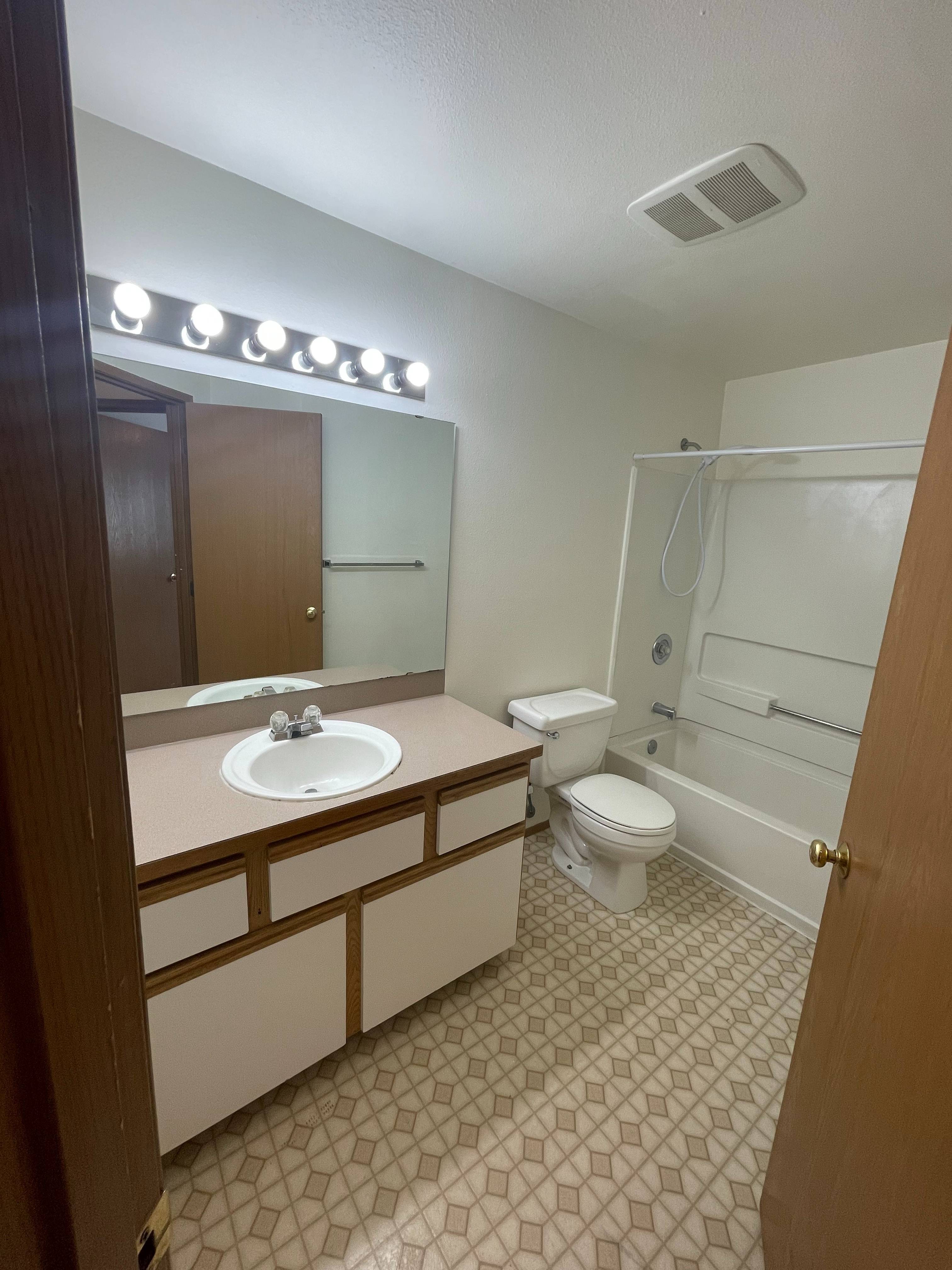 2x1 | 2 Bed Apartment | Juniper Row