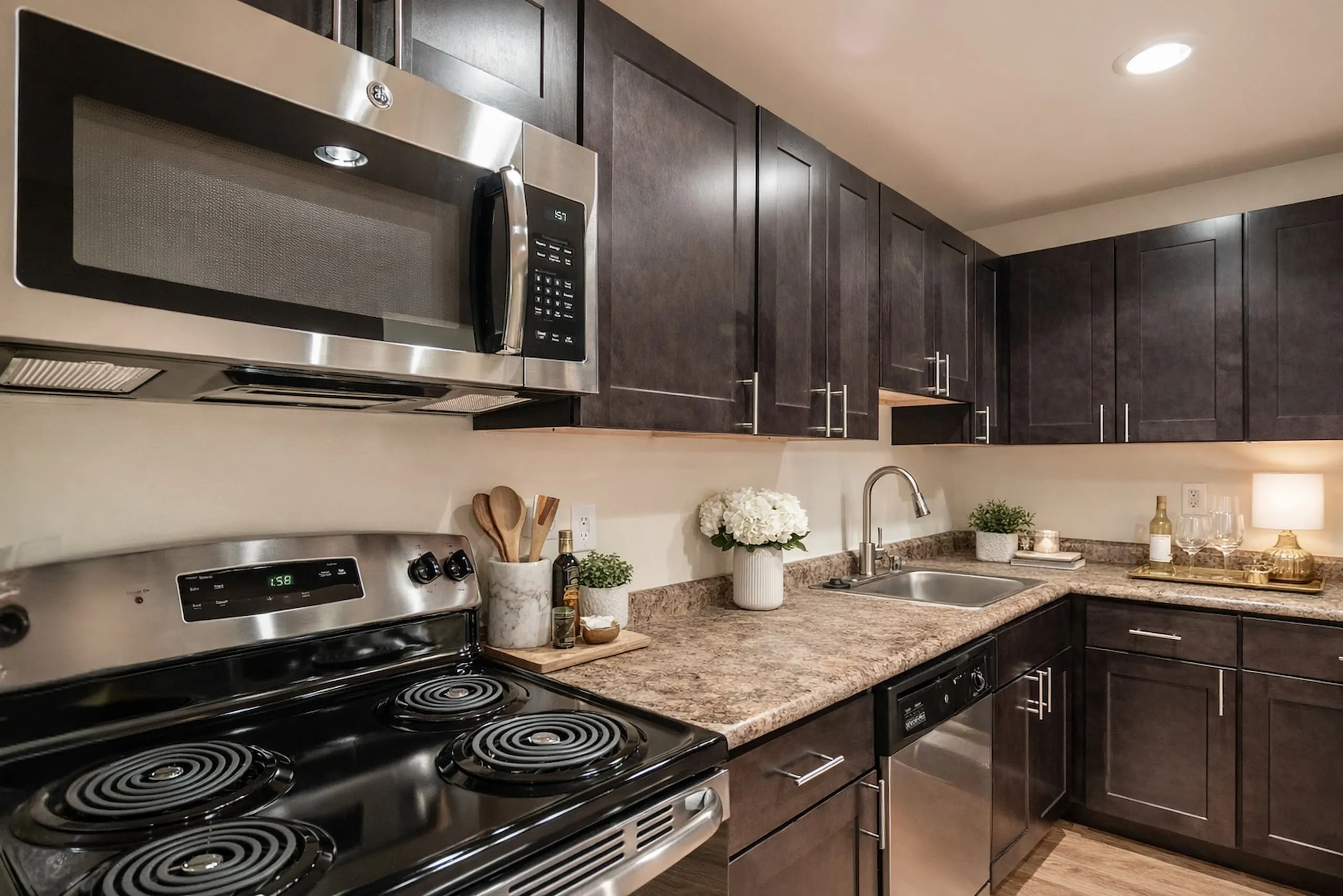 View Photos & Take A Virtual Tour | Thames Point
