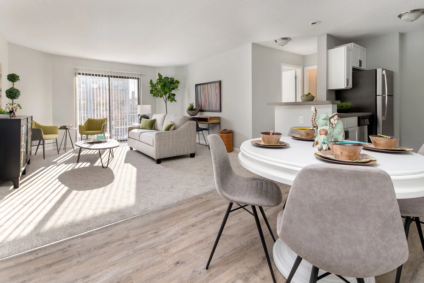 View Photos | East Pointe Commons