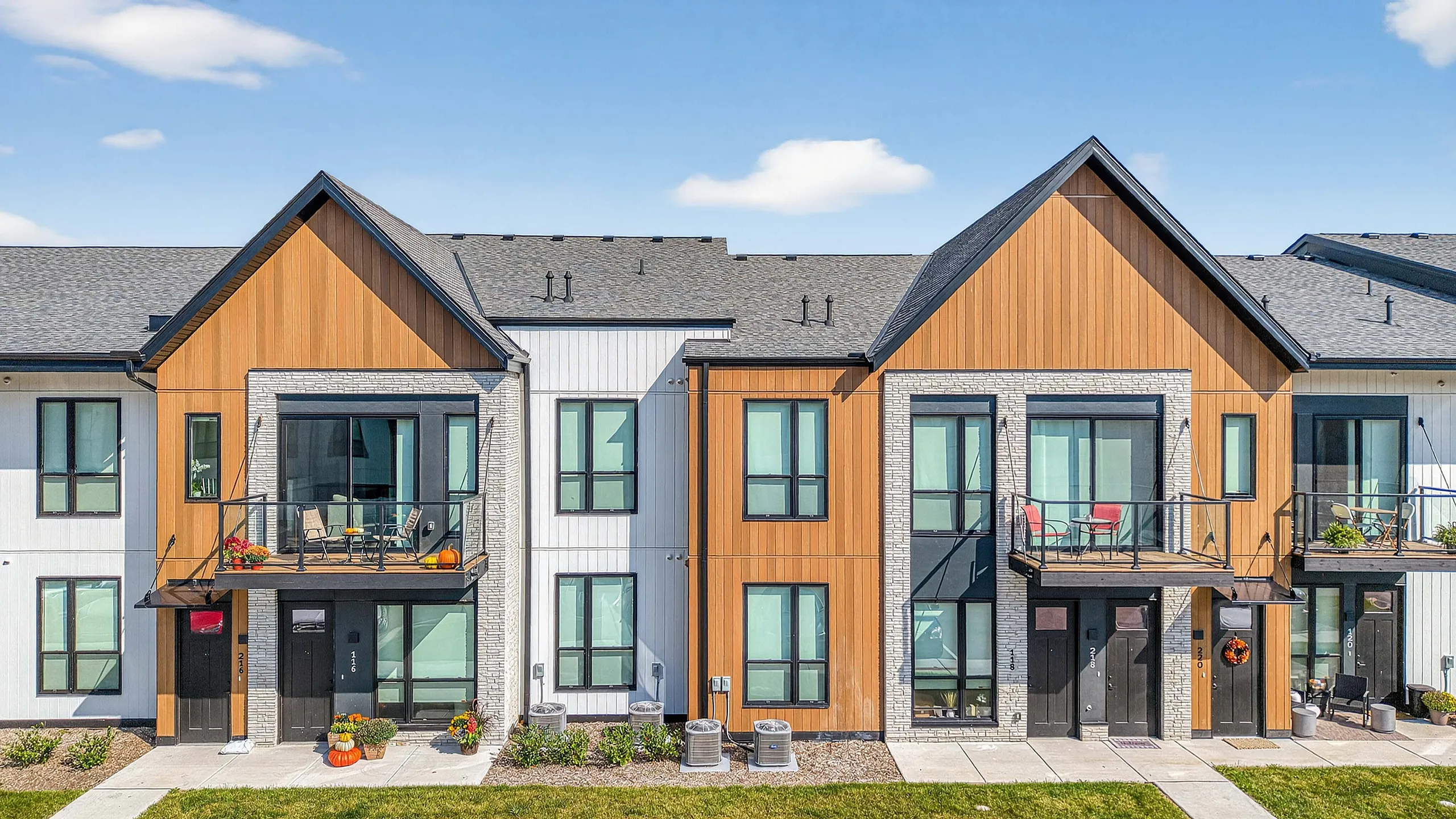 Norden Range Apartments | Apartments In Oconomowoc, WI