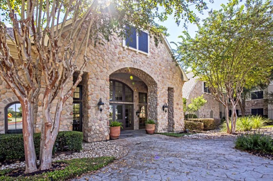 Alister Sunset Valley: Apartments Austin, TX | Official Site