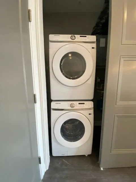 Topiary Crossing Is Now Leasing 1-BR Apartments