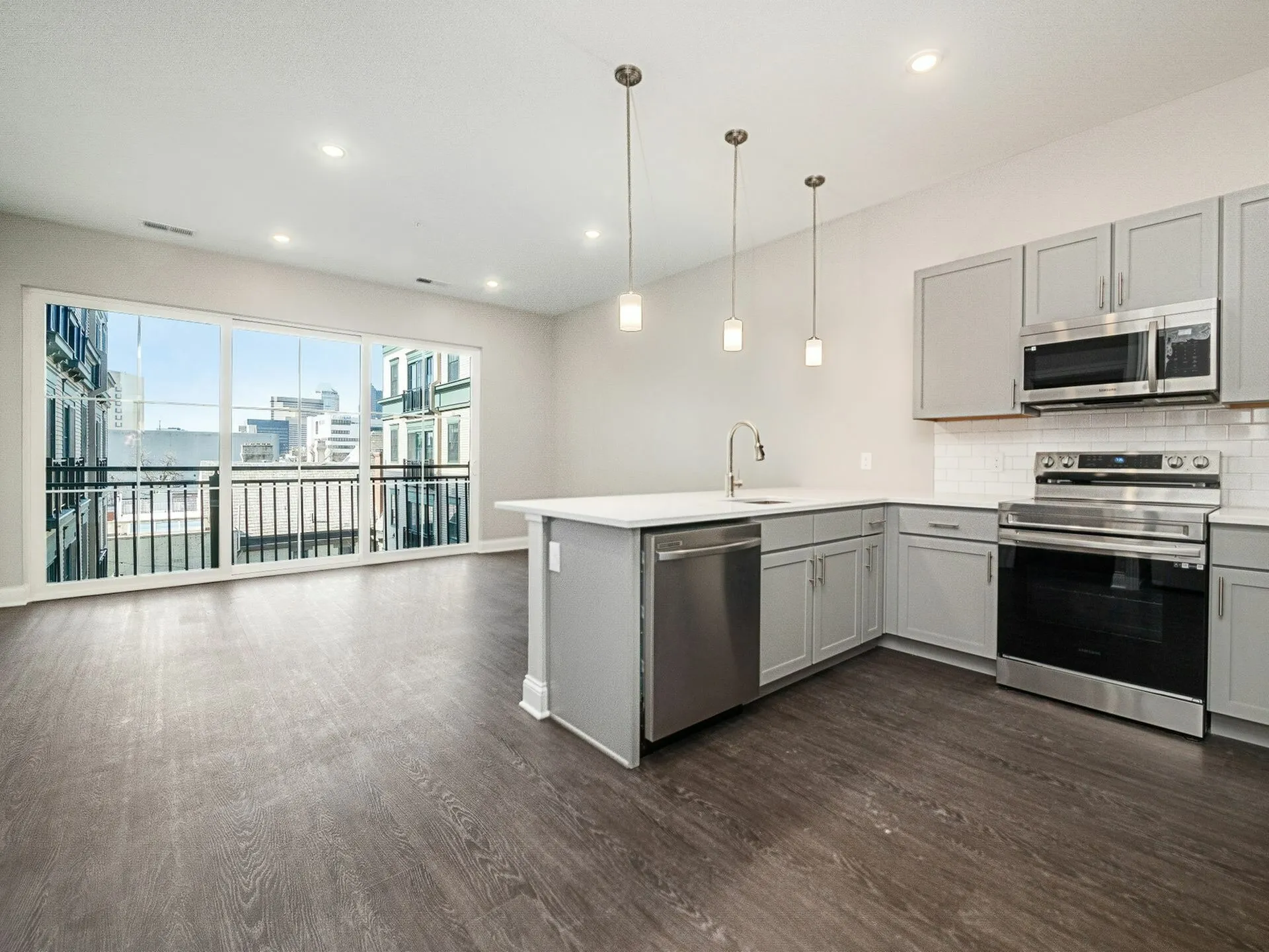 Topiary Crossing Is Now Leasing 1-BR Apartments