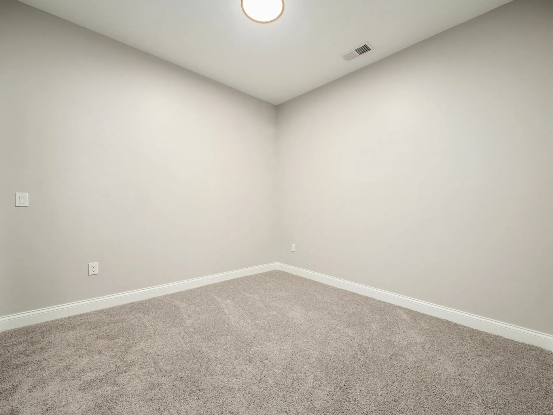 Topiary Crossing Is Now Leasing 1-BR Apartments