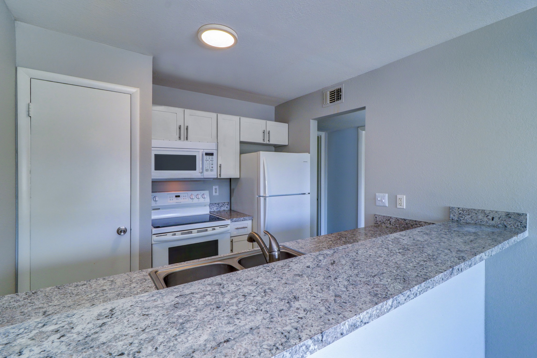 View Photos & Take A Virtual Tour | The River Pointe Apartments