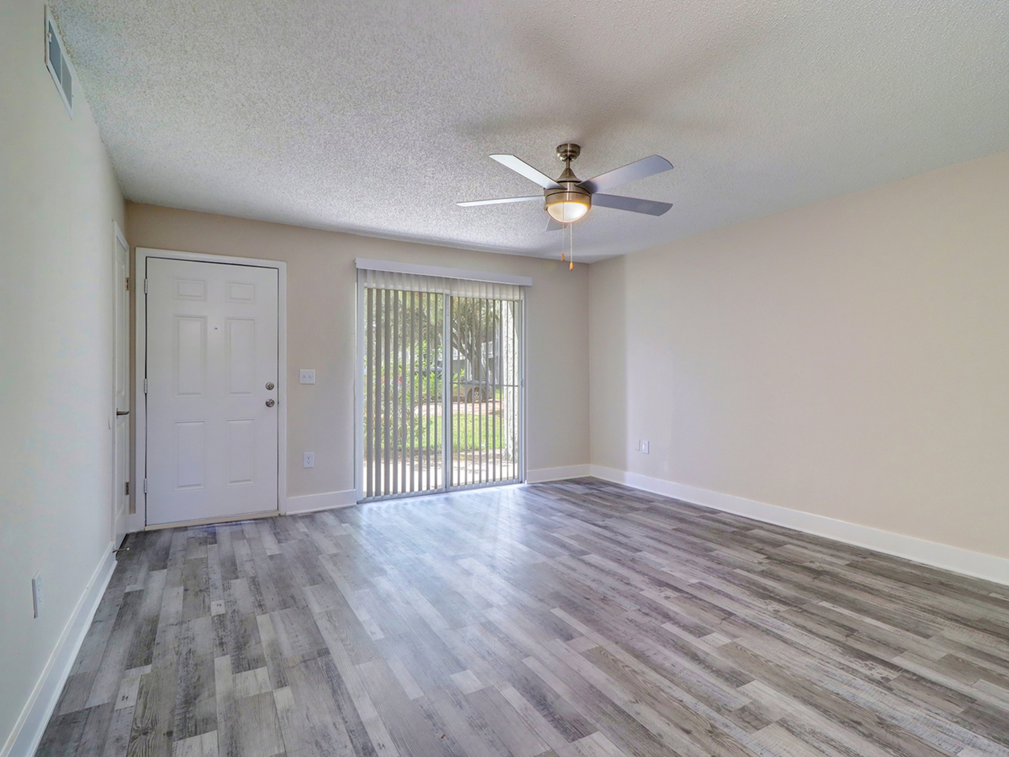 View Photos & Take A Virtual Tour | The River Pointe Apartments