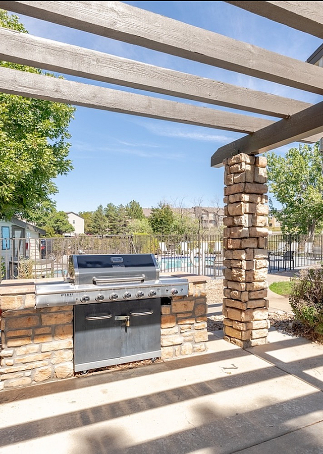 Silverbrook Apartments in Aurora, CO | Official Site