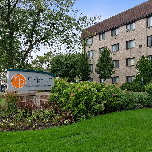 View Midpointe: Chicago Apartments | Official Site