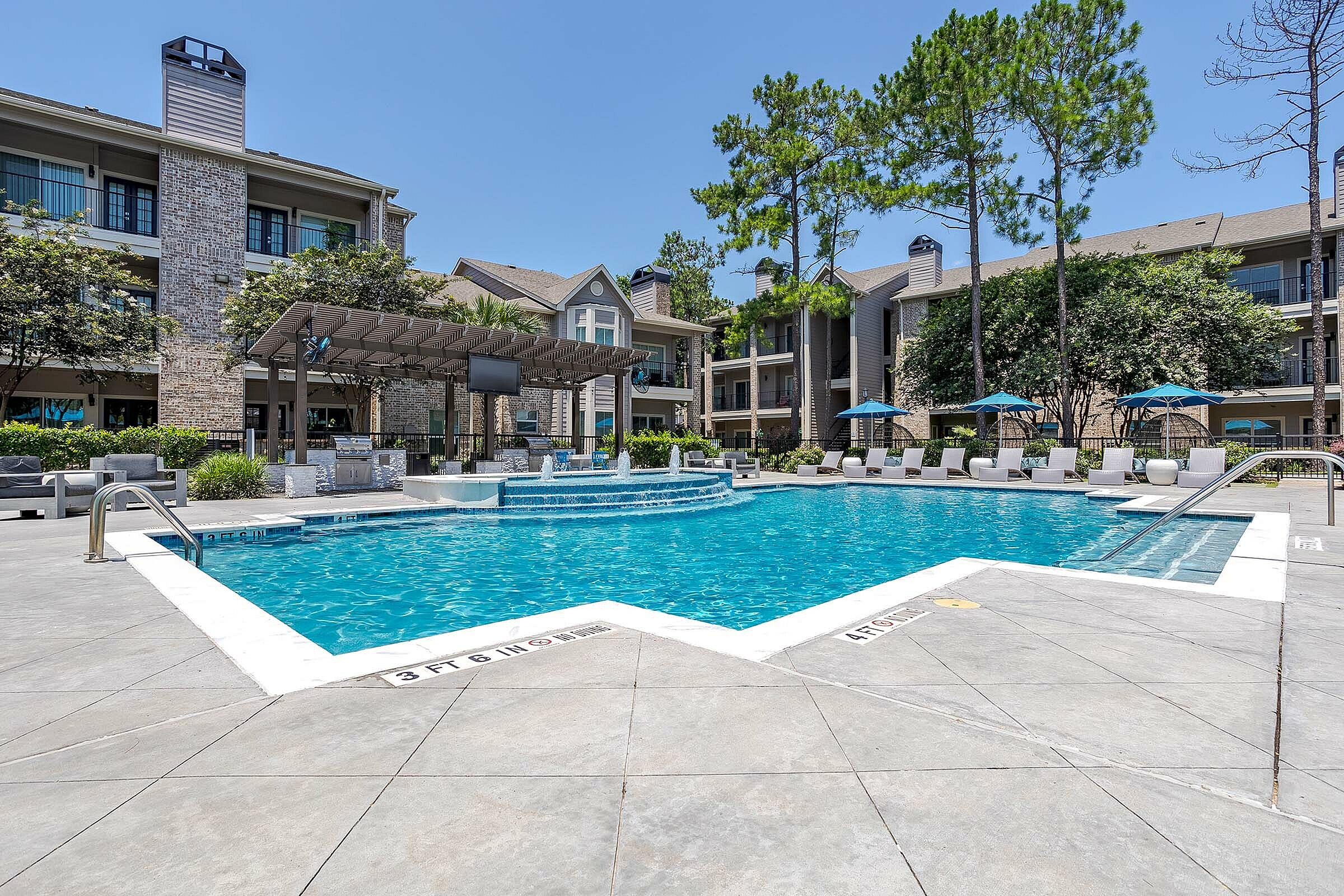 View Photos & Take A Virtual Tour | Town Center Crossing