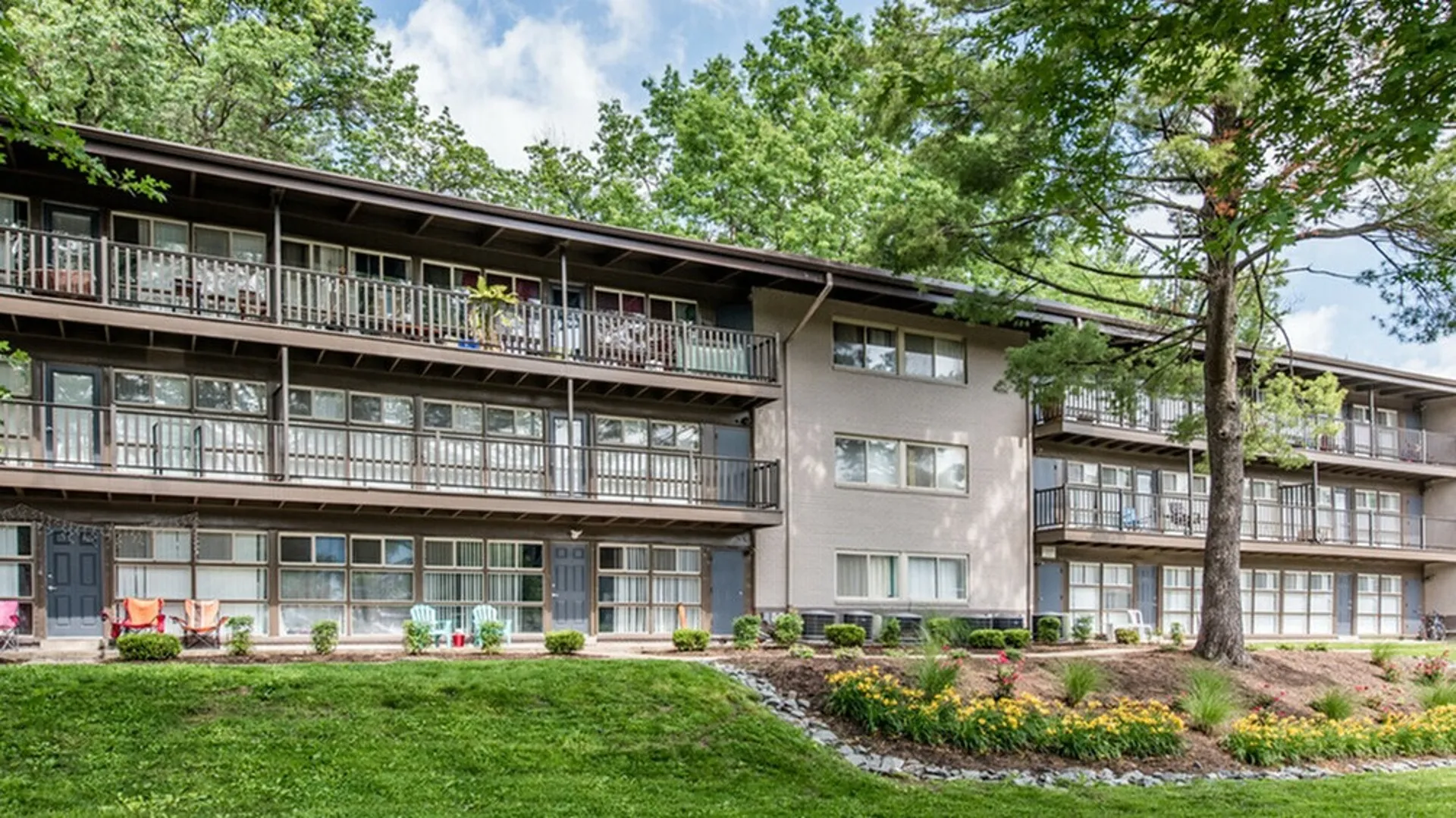 Gallery on New Hampshire Apartments, Adelphi | Official Site