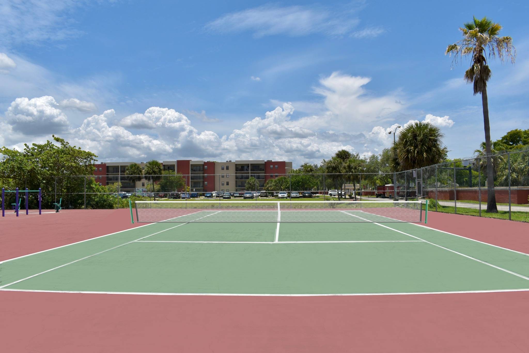 View Photos | 2500 Inverrary Club Apartments