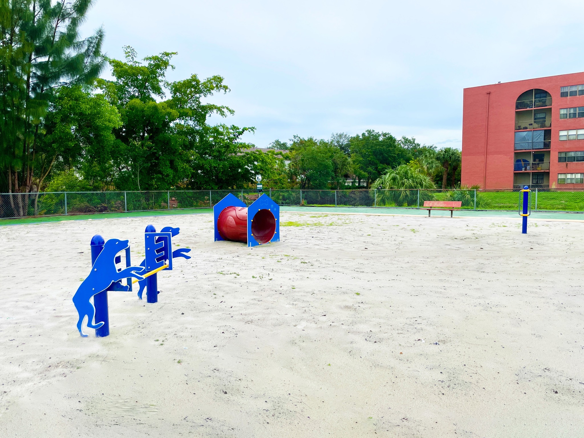 View Photos | 2500 Inverrary Club Apartments