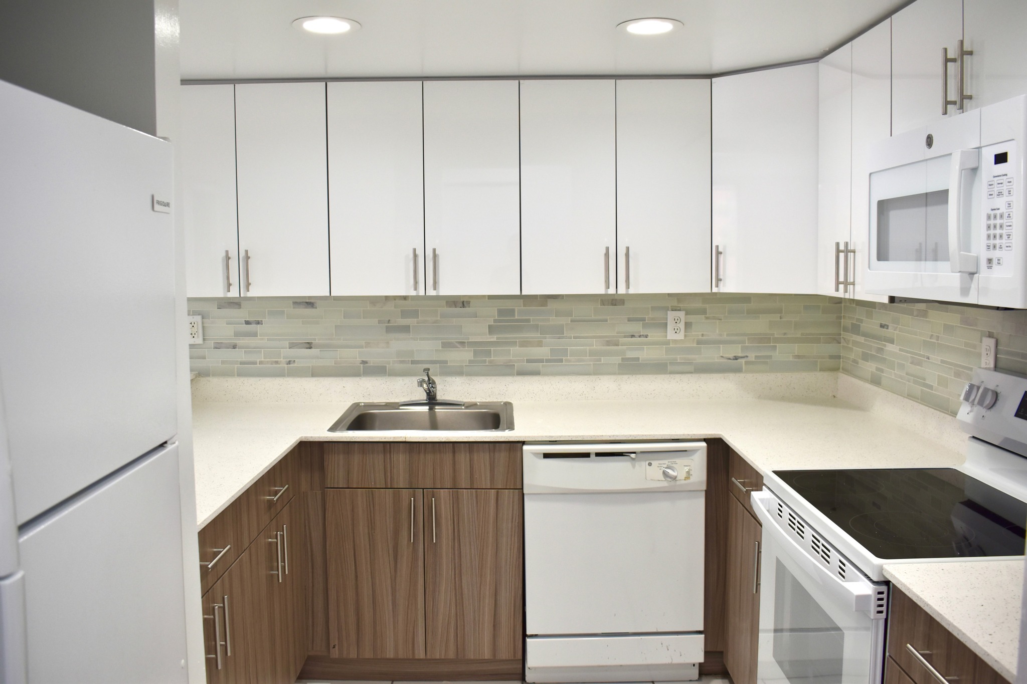 View Photos | 2500 Inverrary Club Apartments