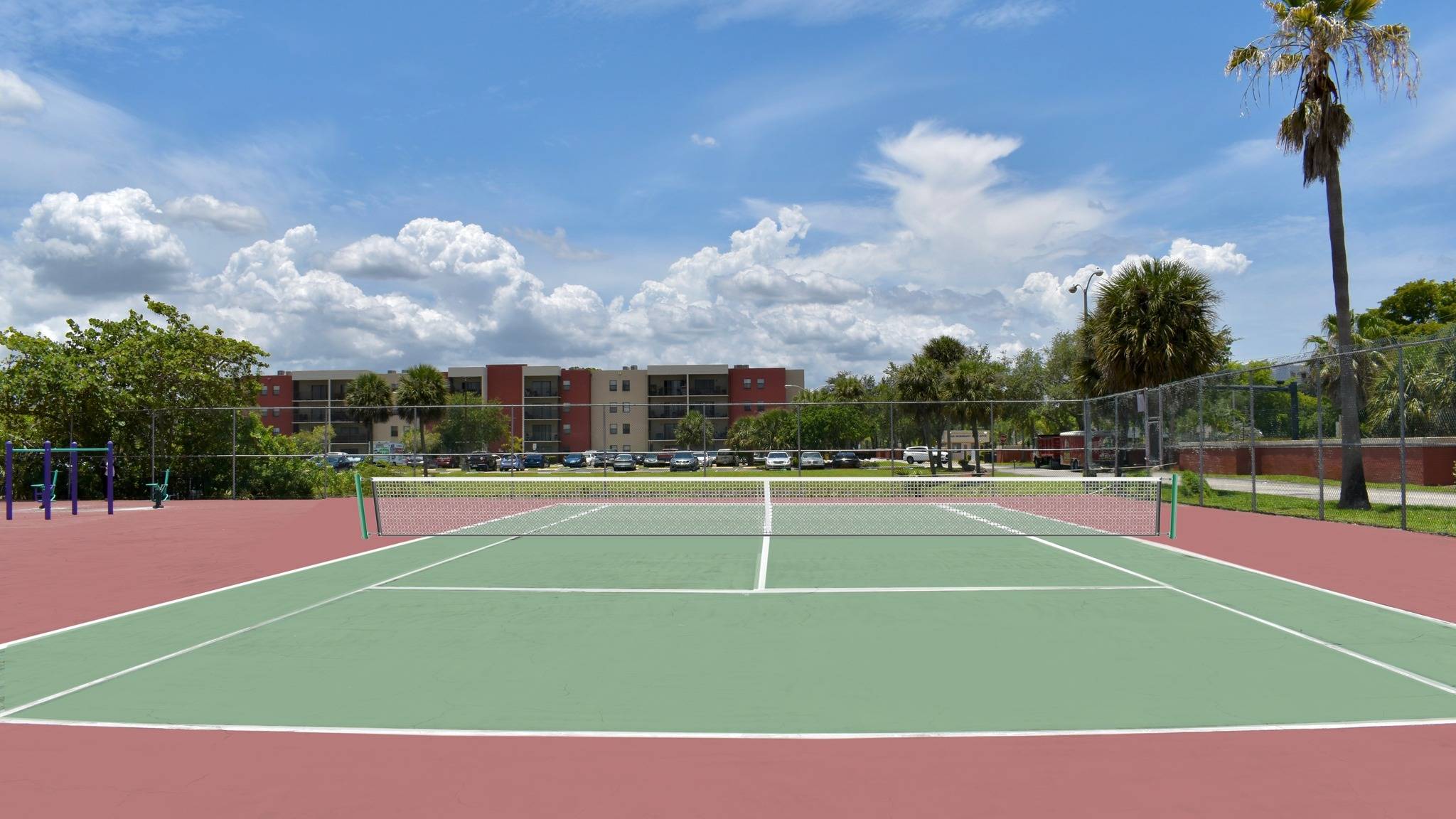 View Our Amenities | 2500 Inverrary Club Apartments