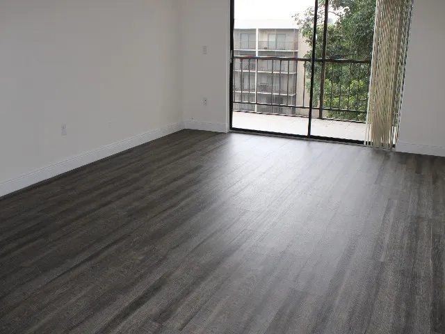 View Our Amenities | 2500 Inverrary Club Apartments