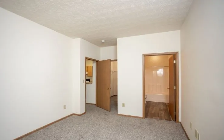 View Photos & Take A Virtual Tour | Newbridge Commons