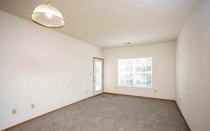 View Photos & Take A Virtual Tour | Newbridge Commons