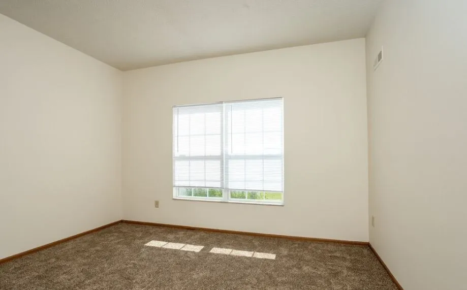 View Photos & Take A Virtual Tour | Newbridge Commons