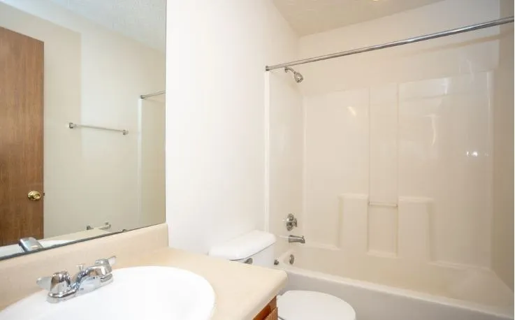 View Photos & Take A Virtual Tour | Newbridge Commons