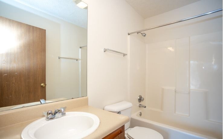 View Photos & Take A Virtual Tour | Newbridge Commons