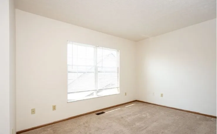 View Photos & Take A Virtual Tour | Newbridge Commons