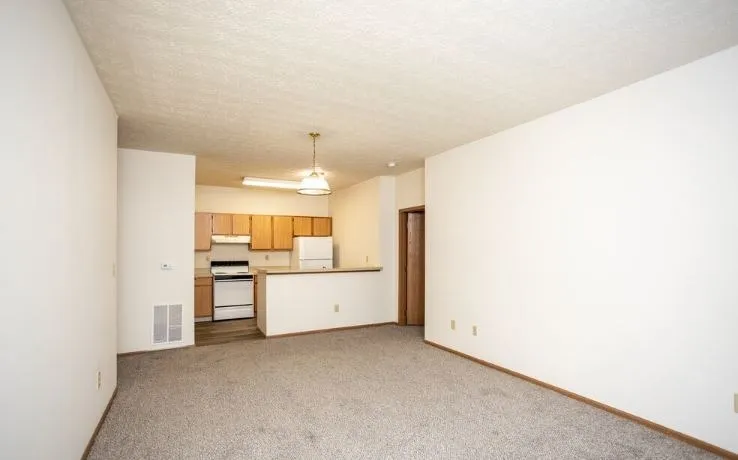 View Photos & Take A Virtual Tour | Newbridge Commons