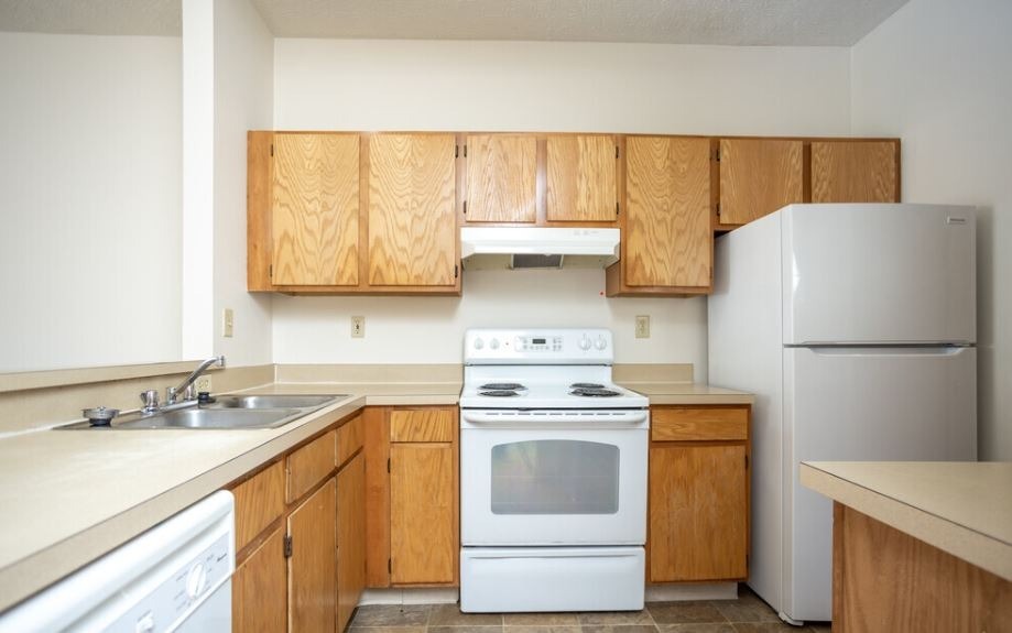 View Photos & Take A Virtual Tour | Newbridge Commons