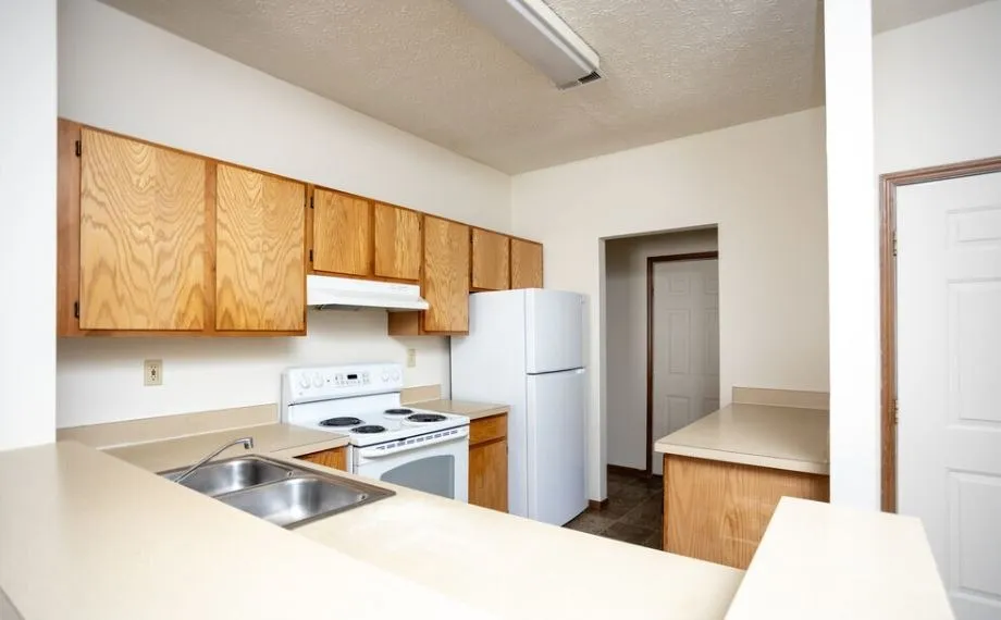 View Photos & Take A Virtual Tour | Newbridge Commons