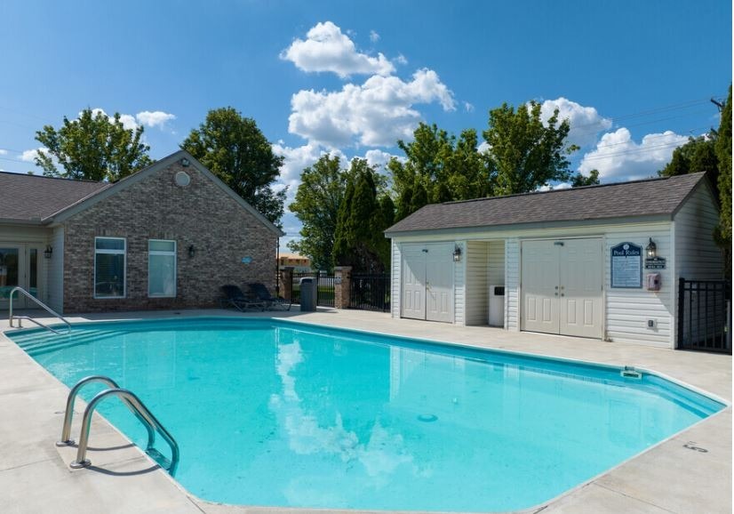 View Photos & Take A Virtual Tour | Newbridge Commons