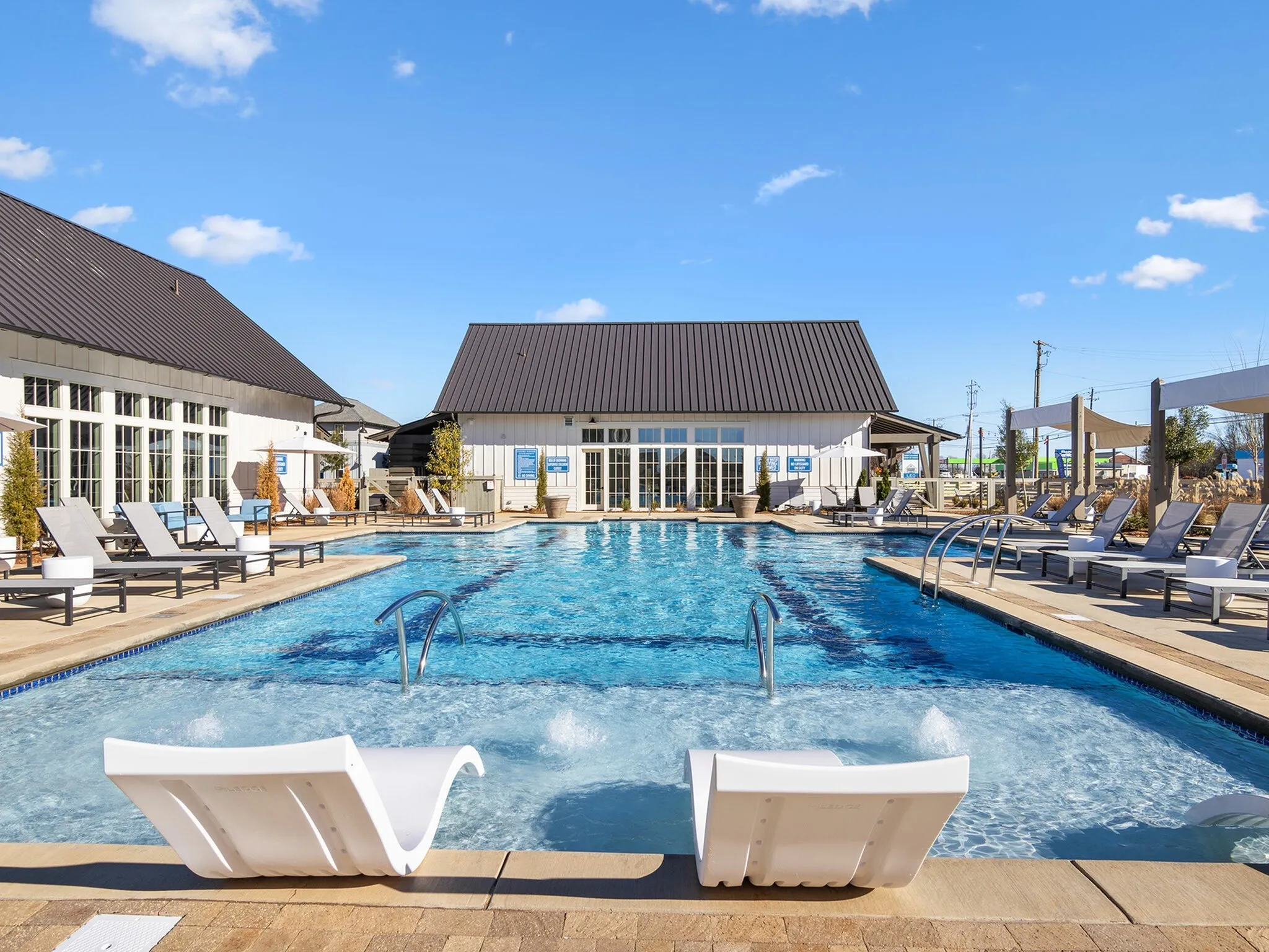 Photo, Video, and Virtual Tour Gallery | LEO at Flint Crossing ...