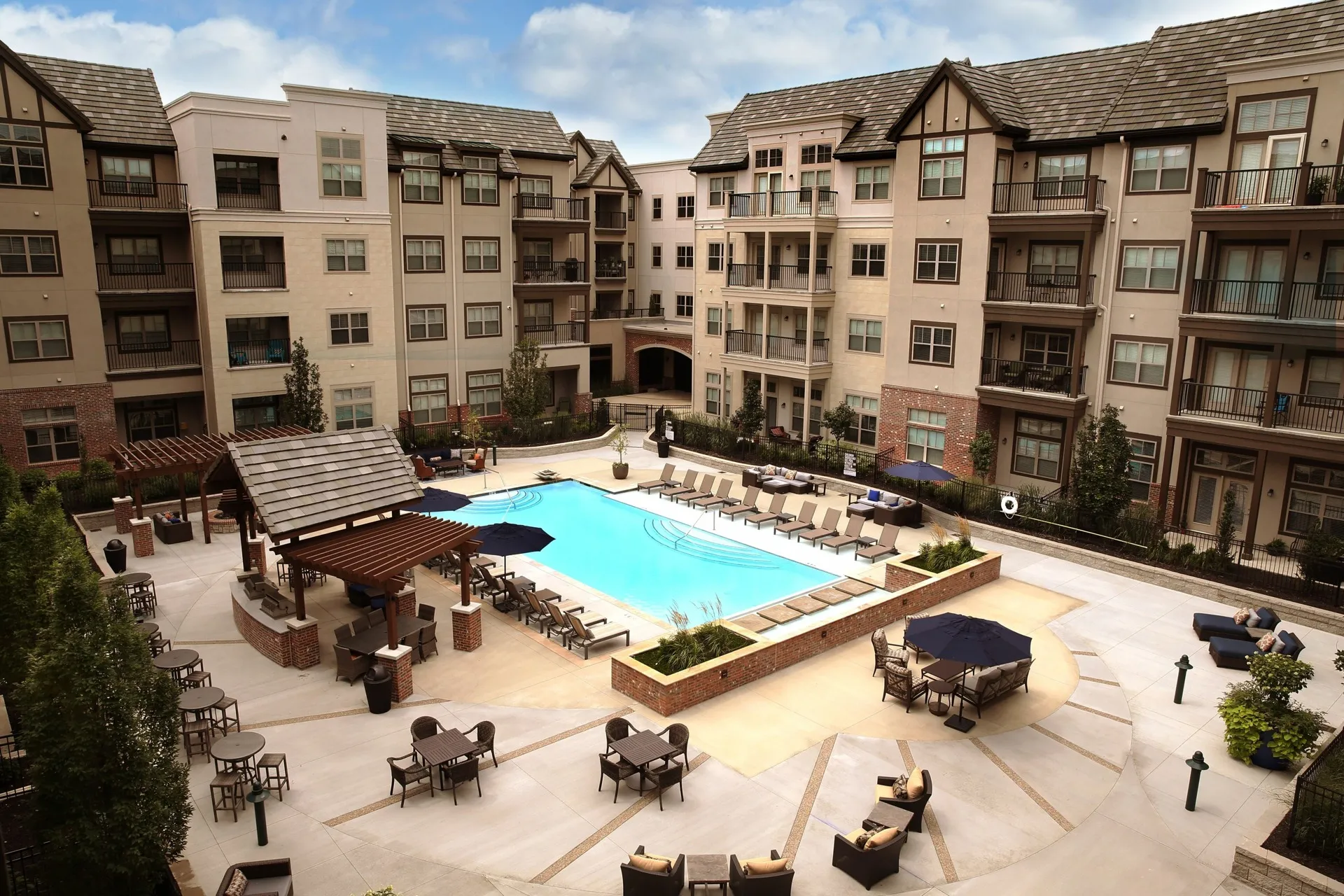 Mission 106 | Apartments in Leawood, KS