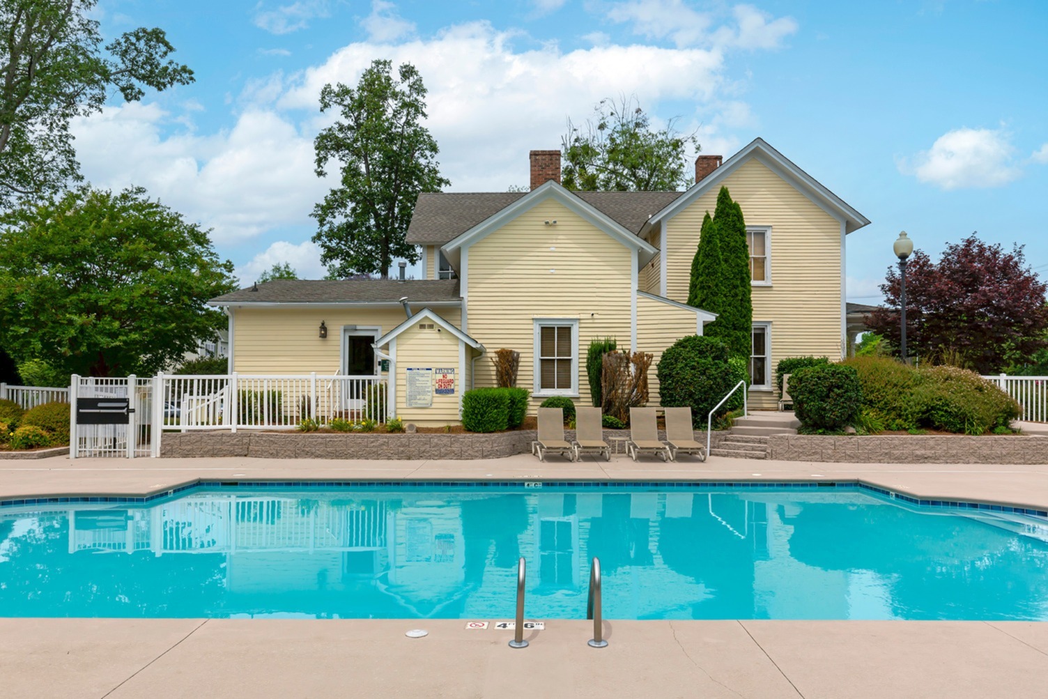 View Photos & Take A Virtual Tour | The Gardens at Anthony House