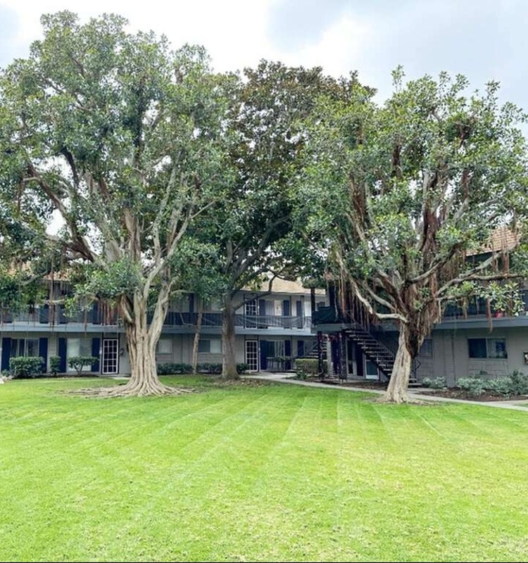 Regency Palms | Apartments In Huntington Beach, CA