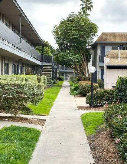 Regency Palms | Apartments In Huntington Beach, CA