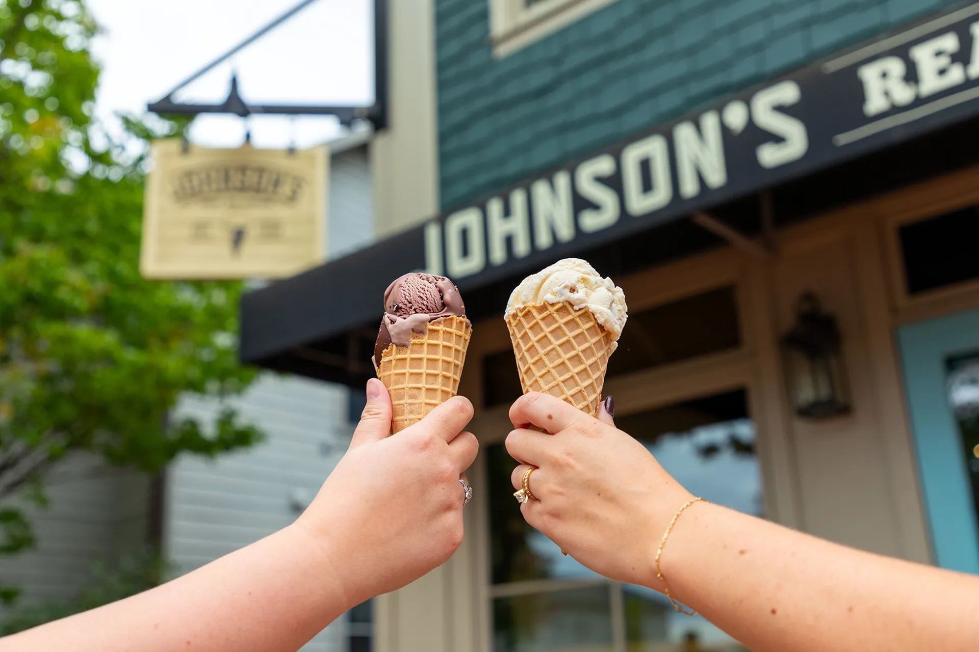 View Photos | Sawmill Commons | Find your home within the Dublin community!