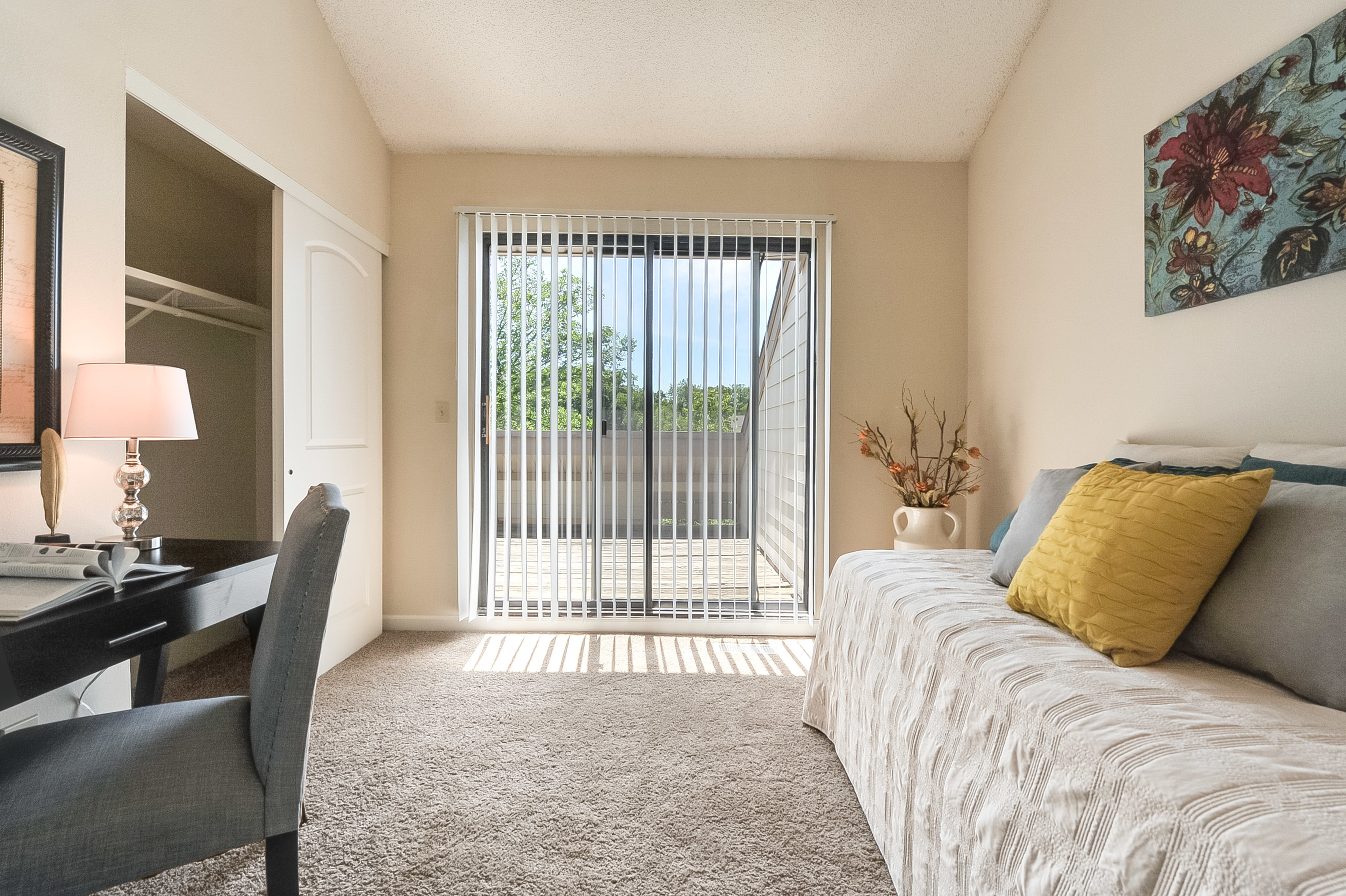 Photos of Pebble Point Apartments for Rent in Manchester, MO