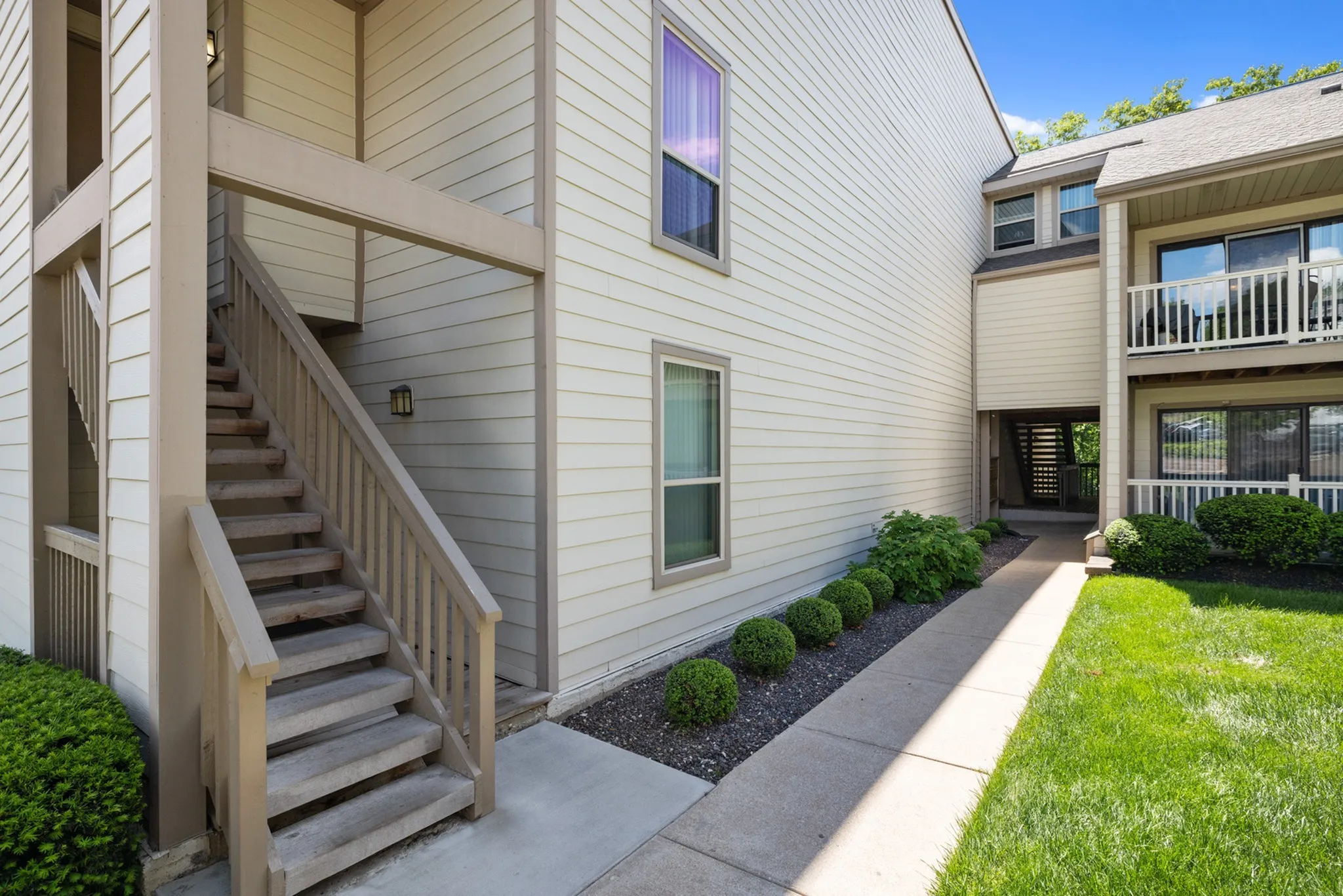 Photos of Pebble Point Apartments for Rent in Manchester, MO