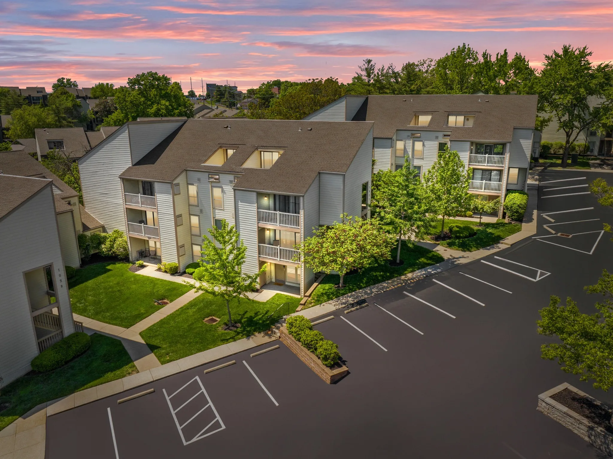 Photos of Pebble Point Apartments for Rent in Manchester, MO