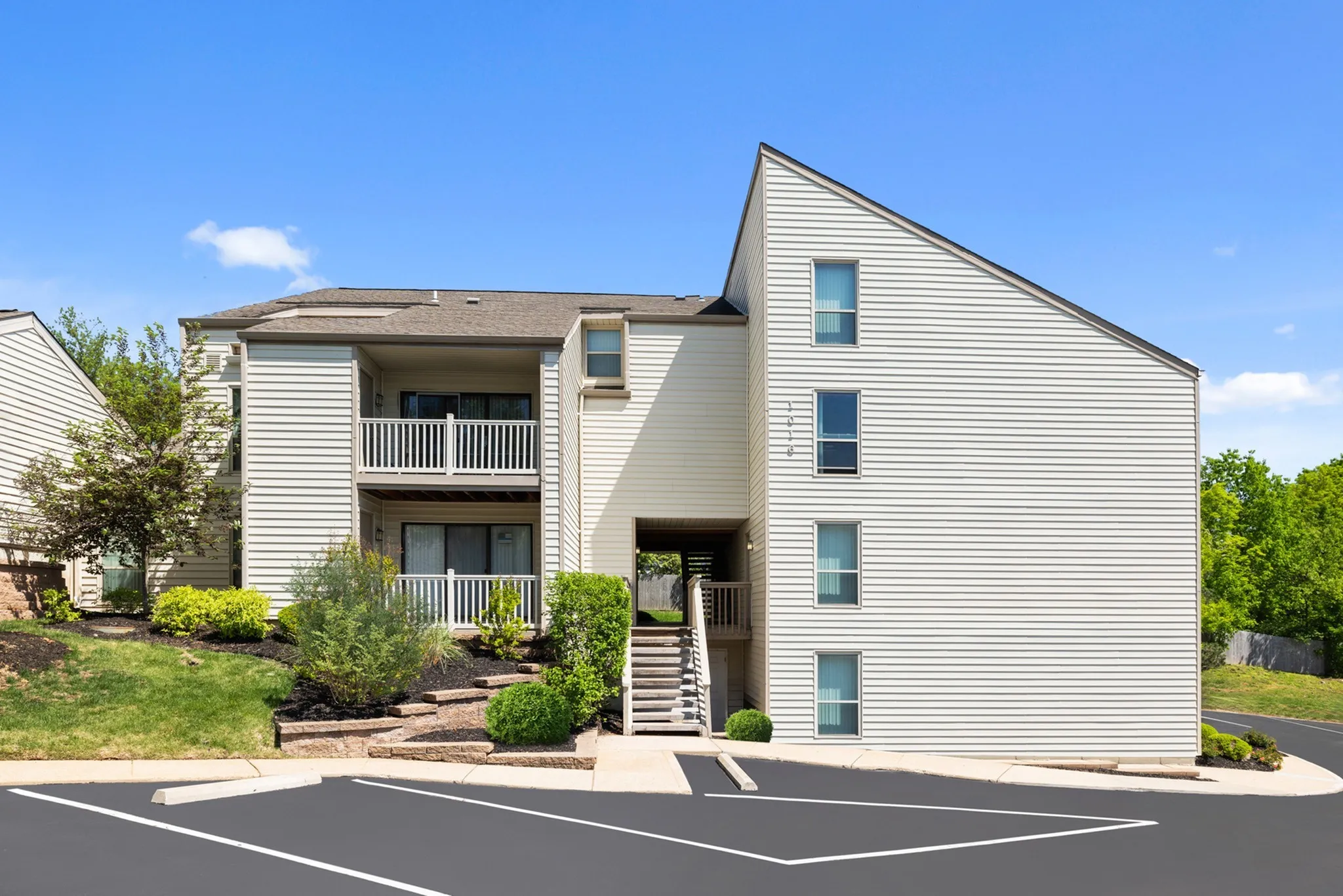 Photos of Pebble Point Apartments for Rent in Manchester, MO