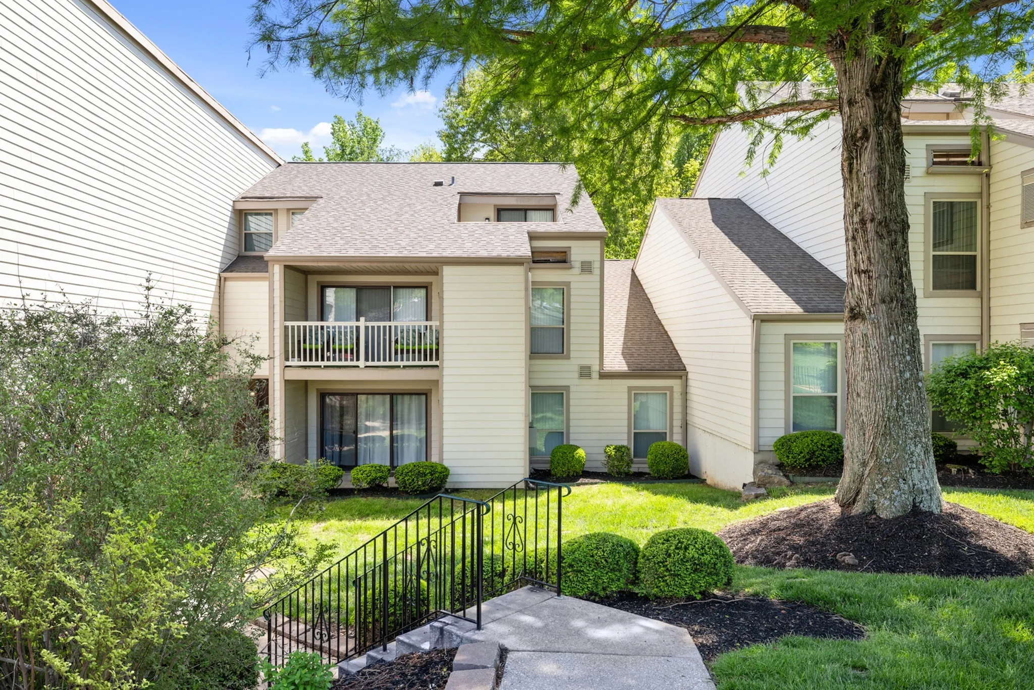 Photos of Pebble Point Apartments for Rent in Manchester, MO