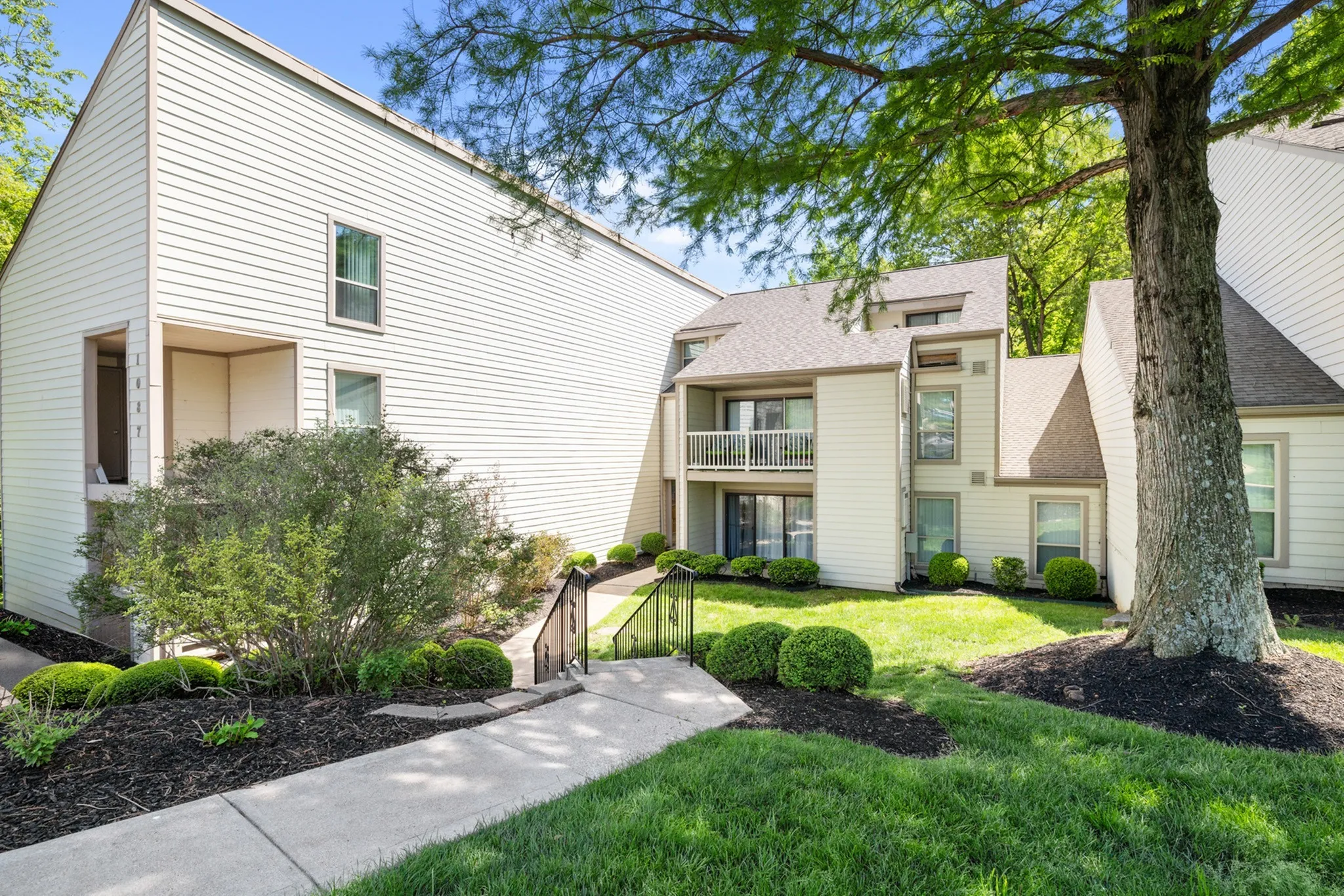 Photos of Pebble Point Apartments for Rent in Manchester, MO