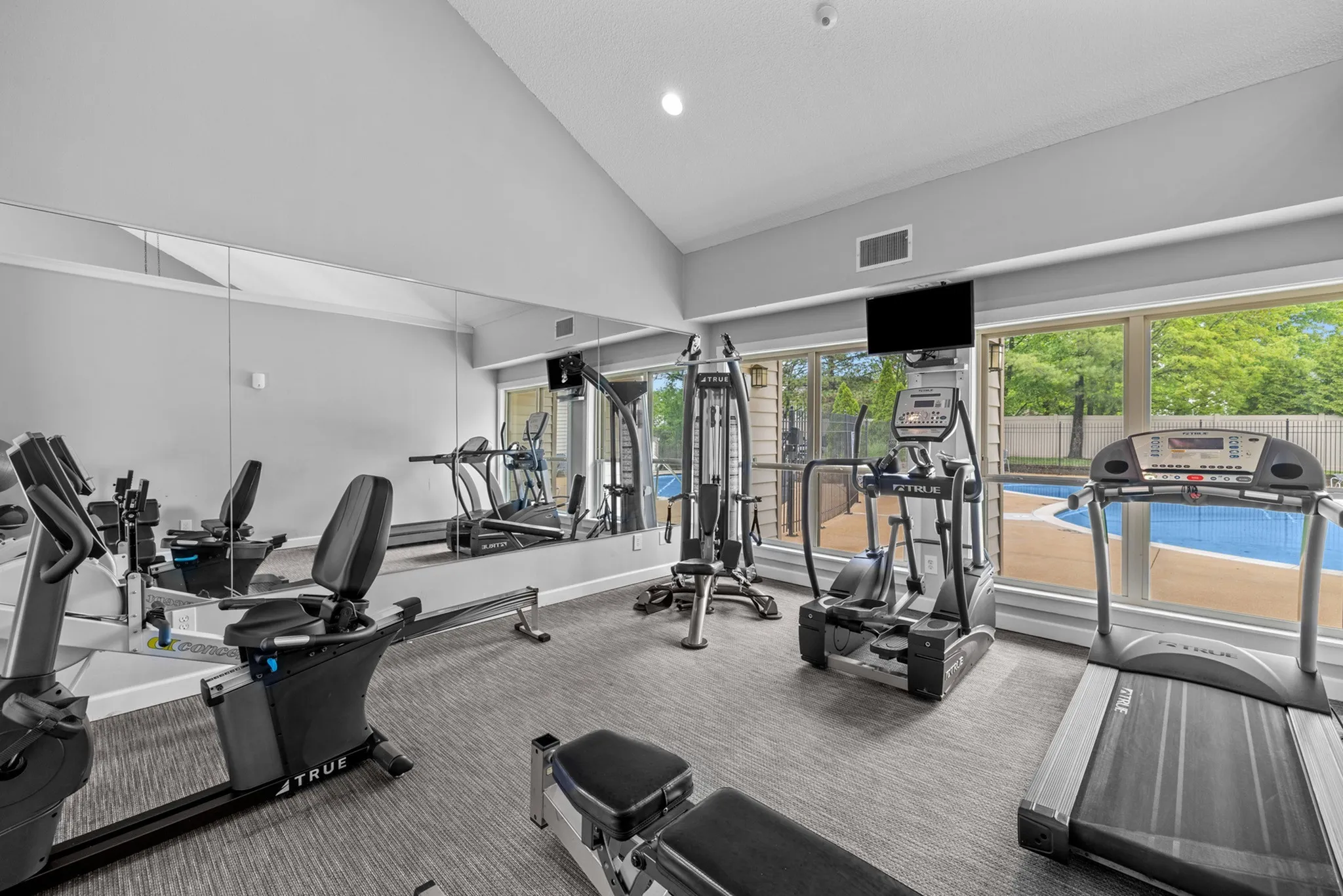 Photos of Pebble Point Apartments for Rent in Manchester, MO